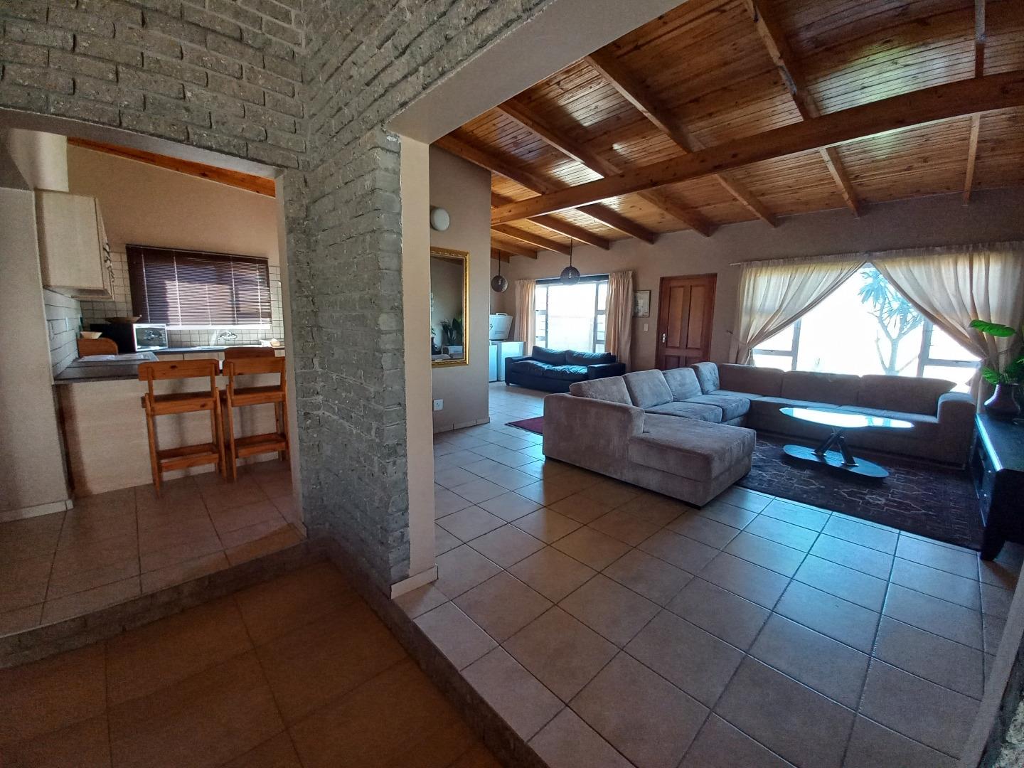 House for Sale in Henties Bay, Henties Bay - 716926